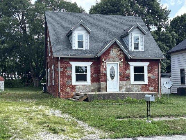 405 E Swihart St, Columbia City, IN 46725