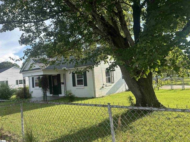 405 Elizabeth St, Clinton, SC 29325