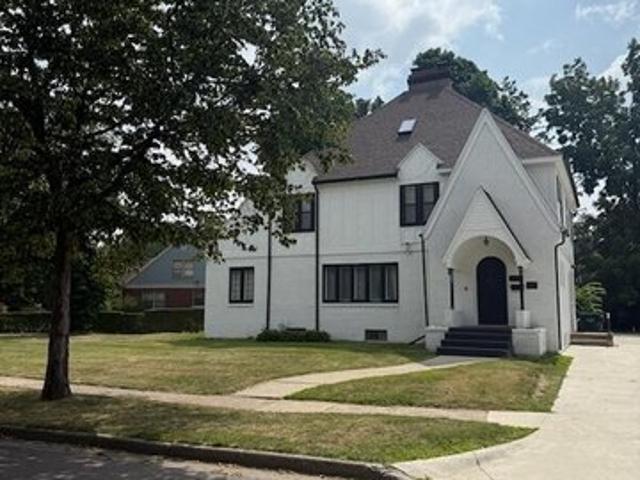 405 Everett Dr, Lansing, MI 48915