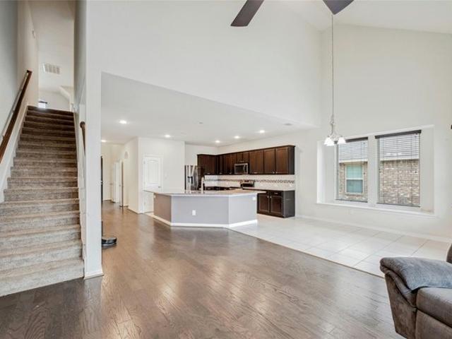 405 Farm Creek Dr, Hutto, TX 78634
