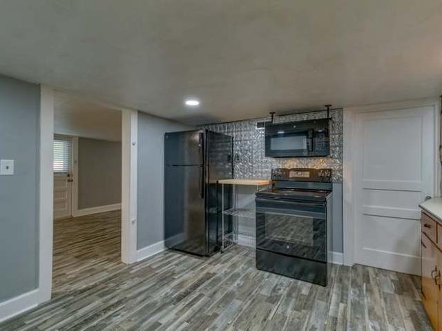 405 Fleming St