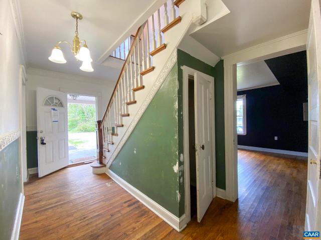 405 king st e