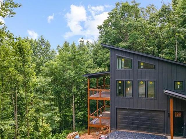 405 Oak Creek Rd, Franklin, NC 28734