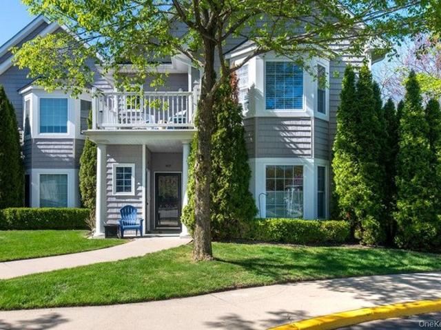 405 Okeefe Ct, Oakdale, NY 11769