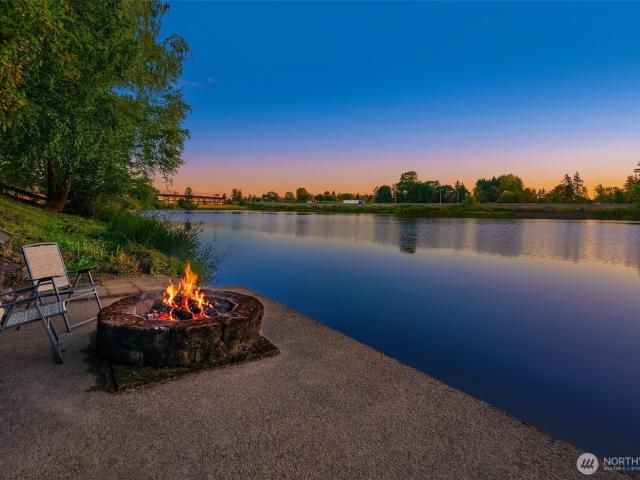 405 Lakeshore Drive