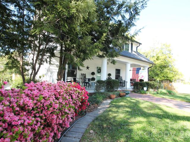 405 Lee Avenue