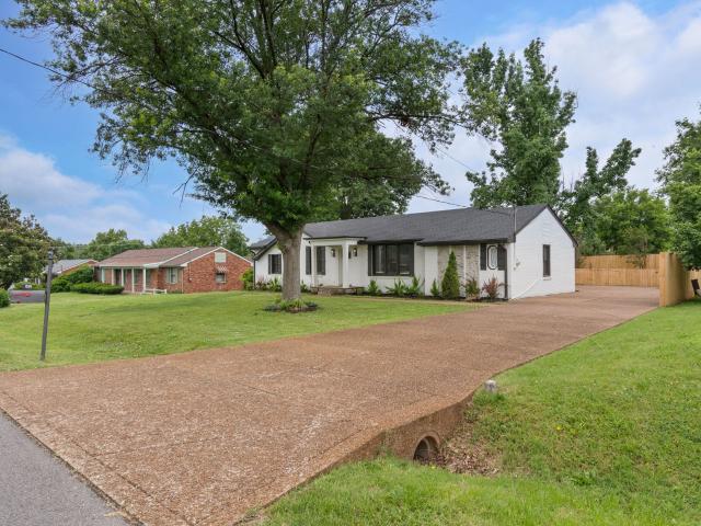 405 Lynn Dr