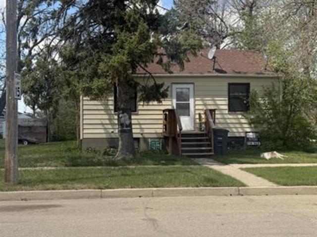 405 Main St, Grenora, ND 58845