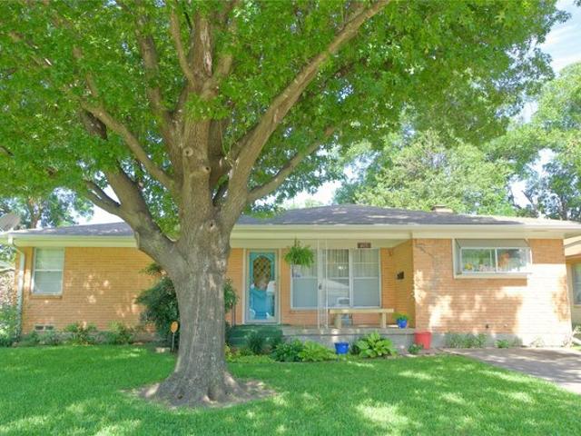 405 Meadow Dr, Gainesville, TX 76240