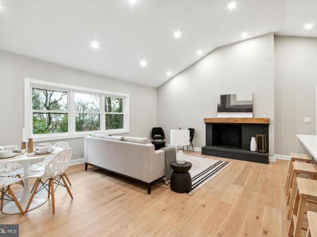 405 Meadowhurst Lane