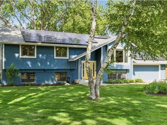 405 Merrimac Ln N, Plymouth, MN 55447