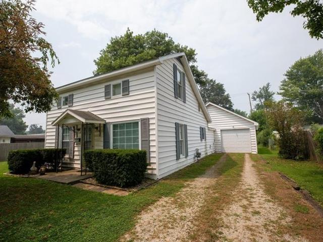 405 N Thayer St, Bourbon, IN 46504
