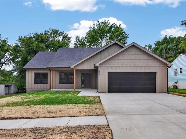 405 N Armstrong St, Pleasant Hill, MO 64080