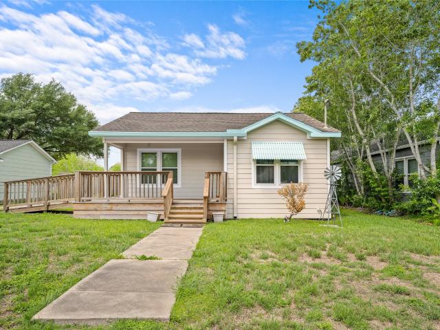 405 N College St, Weimar, TX 78962 | MLS #96101 | Compass
