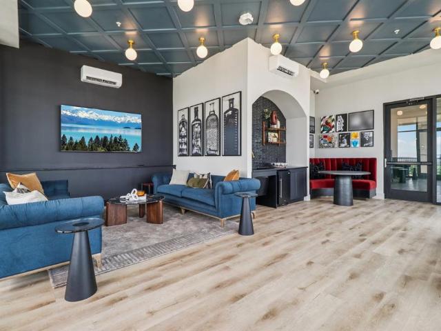 405 N Ewing Avenue # 406