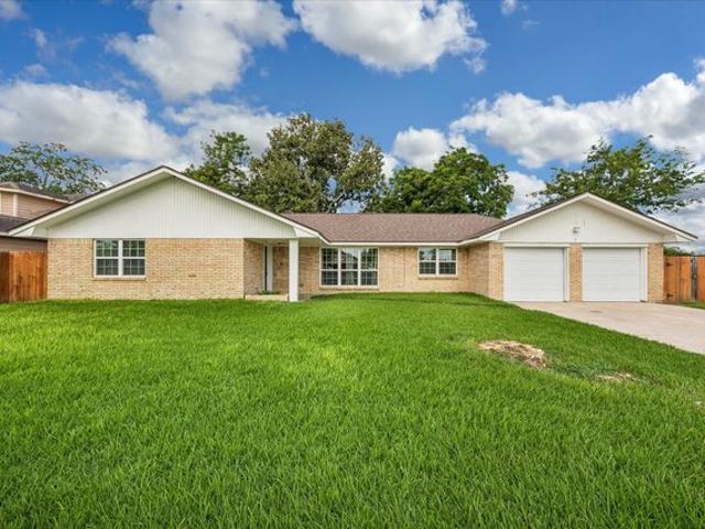 405 N Fulton St, Texas City, TX 77591