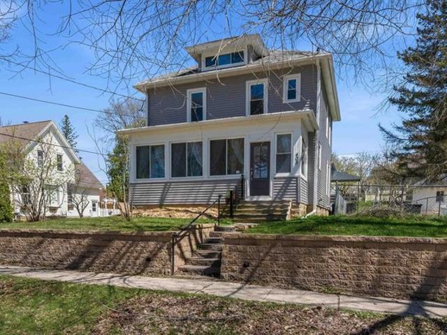 405 N Hubbard St, Horicon, WI 53032