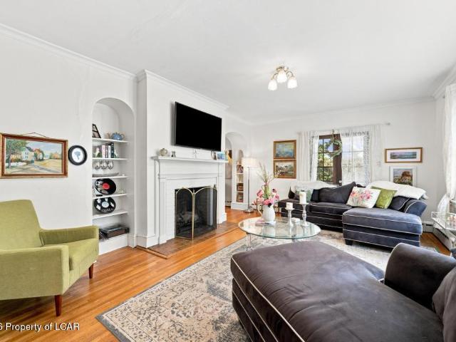 405 N Pioneer Avenue
