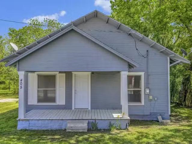 405 S Weatherford St, Chico, TX 76431