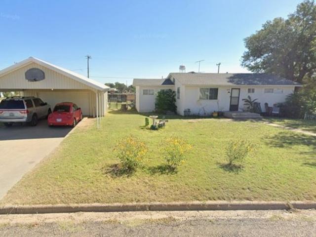 405 S Wilhelm Ave, Stinnett, TX 79083