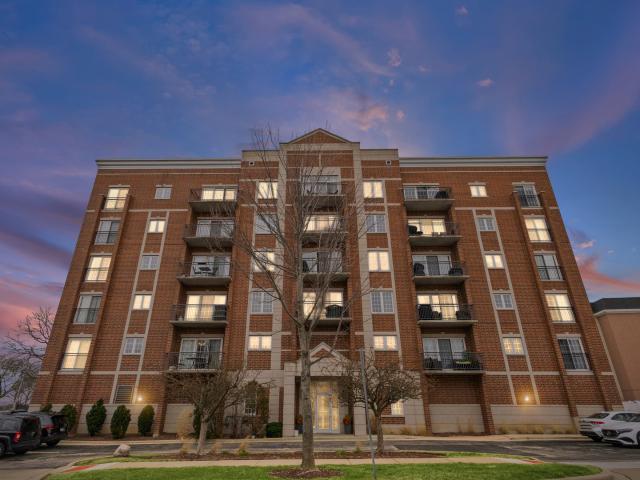 405 S Creekside Dr, Unit 605, Palatine, IL 60074 | MLS #12592 | Compass