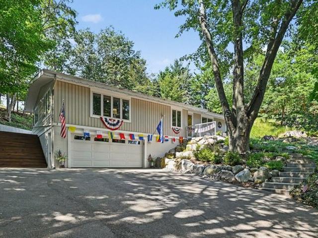 405 Slayton Ave, Grand Haven, MI 49417