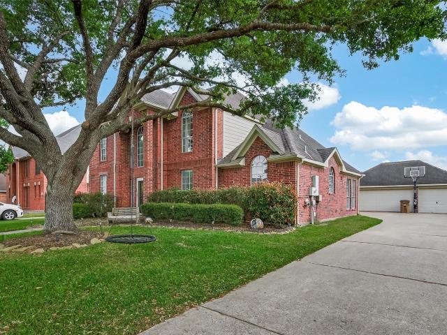 405 Pecan Grove