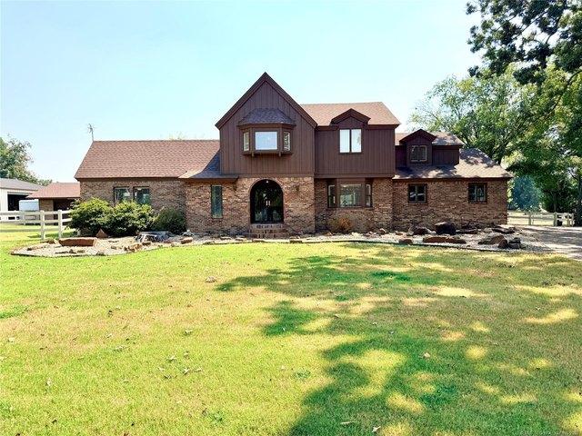 405 Pryor Ave, Pocola, OK 74902