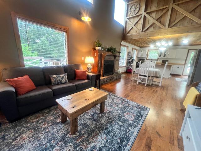 405 Private Road 63 106