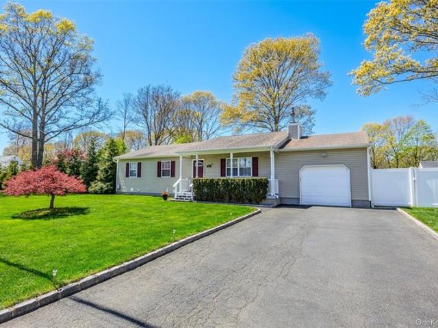 405 Puritan Dr, Shirley, NY 11967