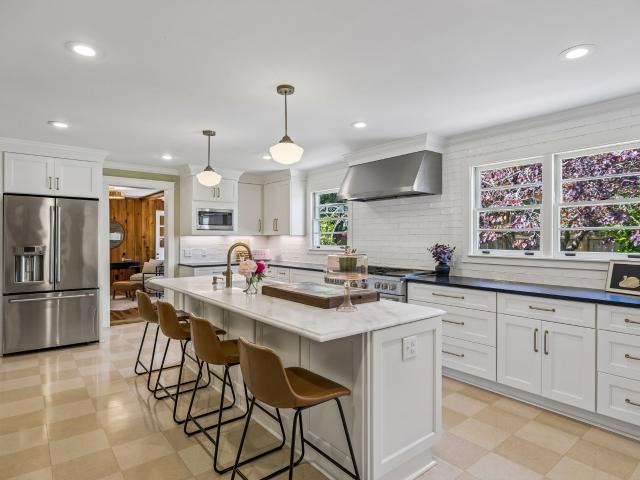 405 Roberts St