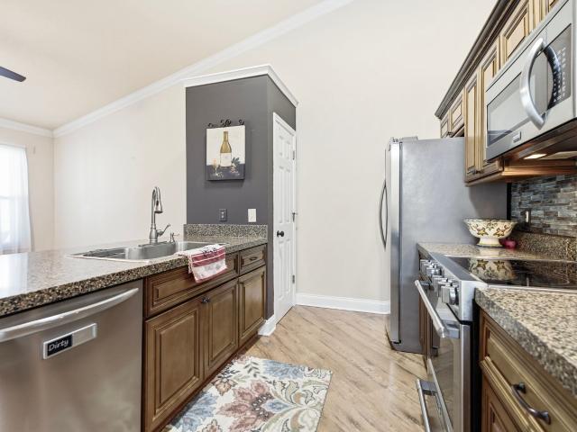 405 Reavis Ave