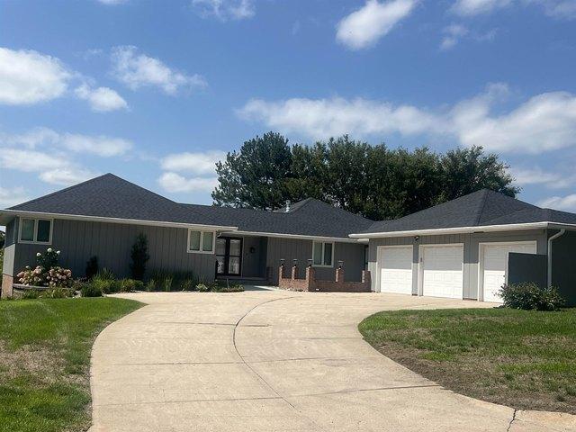 405 Ridgeway Dr, Norfolk, NE 68701