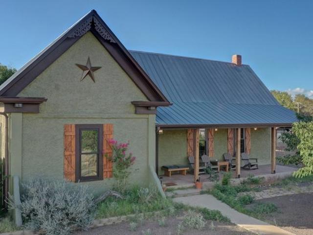 405 W Avenue E, Alpine, TX 79830