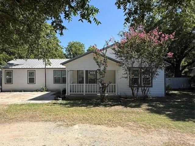 405 W Hall St, Bangs, TX 76823