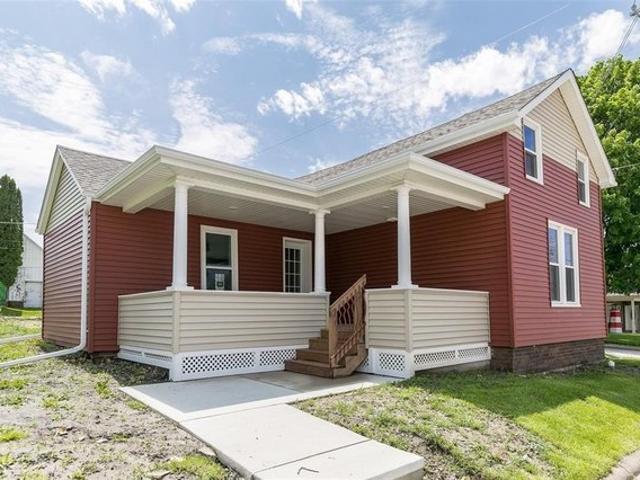 405 W Main St, Anamosa, IA 52205