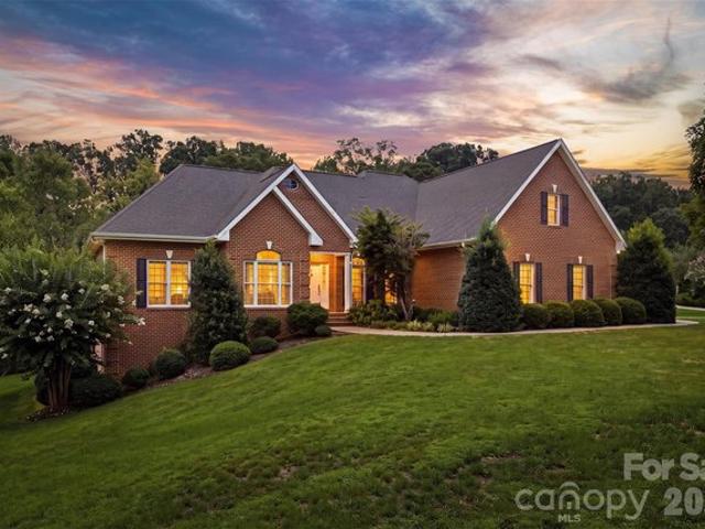 405 Woodridge Dr SE, Lenoir, NC 28645