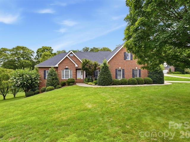 405 Woodridge Drive SE