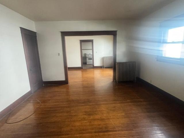 405 Victoria Pl. #2