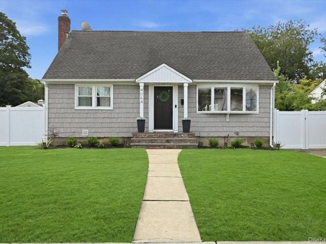 4064 Robert Pl, Seaford, NY 11783