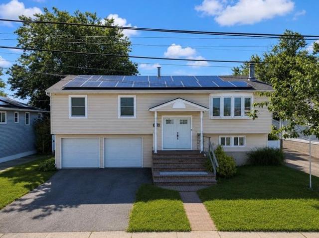 4065 Broadway, Island Park, NY 11558