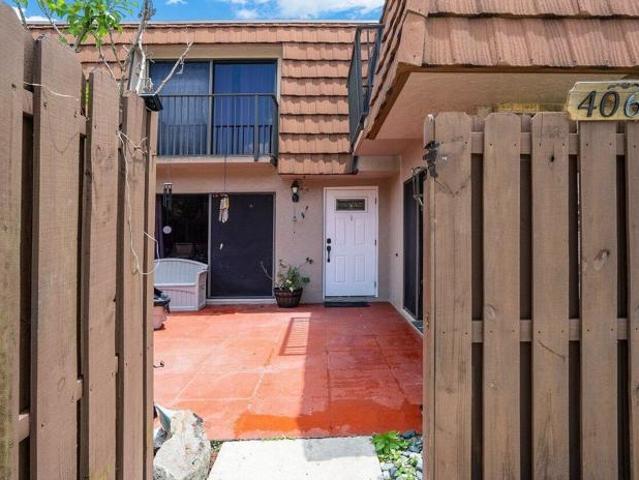 4065 Wimbledon Dr, Cooper City, FL