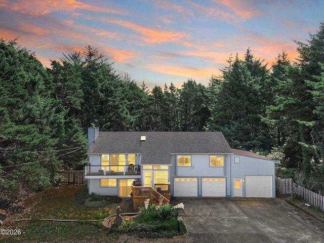 4067 SW Fehrenbacher Dr, Waldport, OR 97394