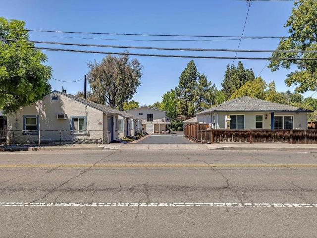 4067 Vineyard Ave