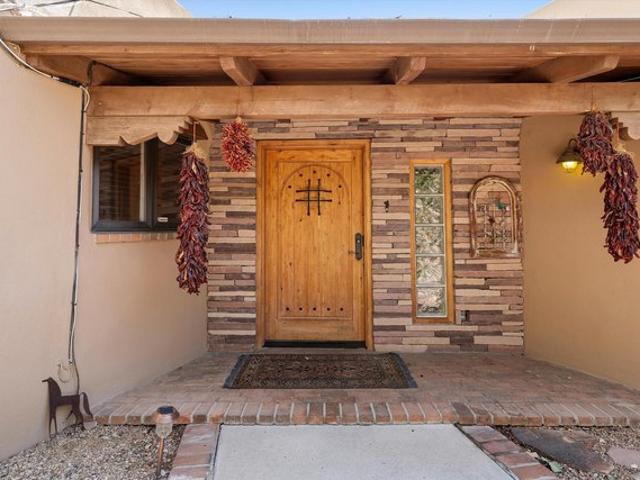 4068 Dietz Farm Cir NW, Los Ranchos, NM 87107