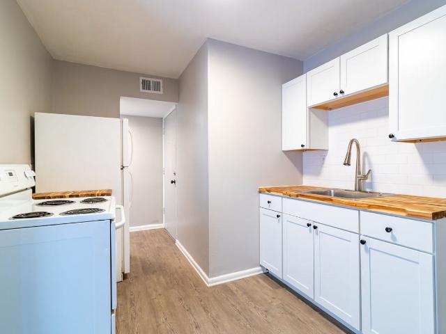 4060 Park Fulton Oval 1 Bedroom Apartment for Rent at 4060 Park Fulton Oval, Cleveland, OH 44144 Old Brooklyn
