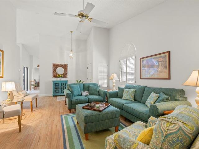 4060 Salem Square Pkwy, Palm Harbor, FL 34685 | MLS #TB8431