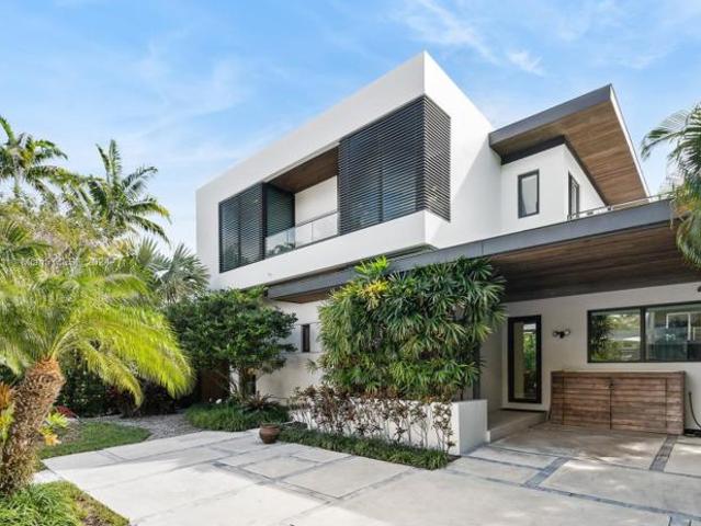 4060 Woodridge Rd, Miami, FL 33133