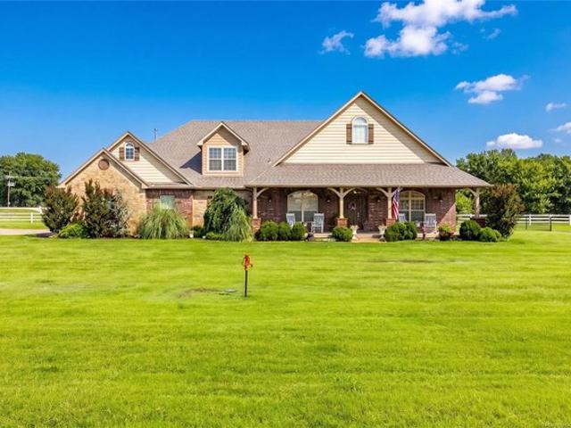 4061 E 496 Rd, Pryor, OK 74361