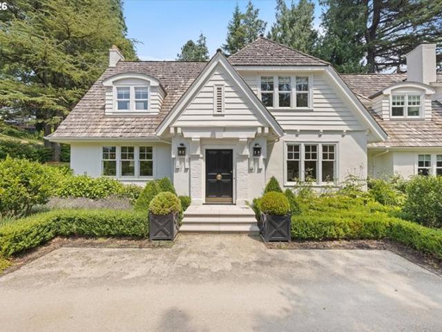 4061 SW Greenleaf Dr, Portland, OR 97221